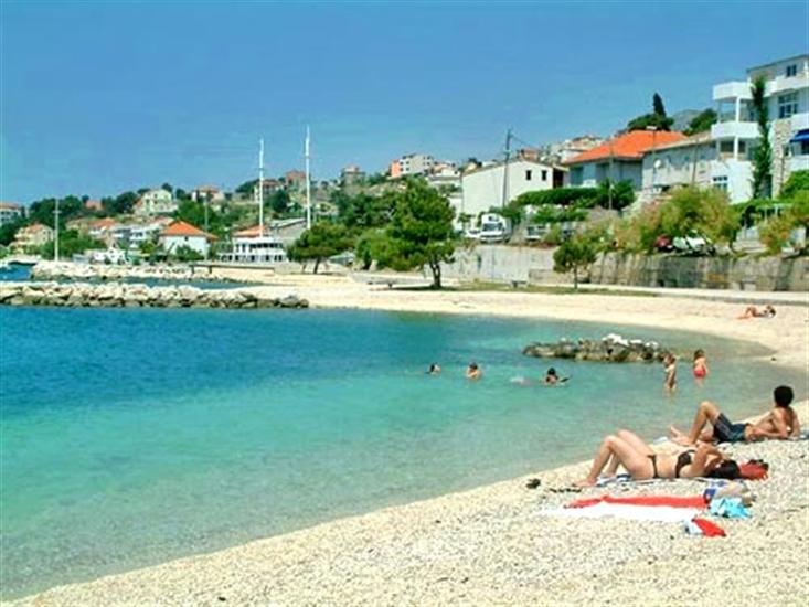 Dugi Rat - tourist guide